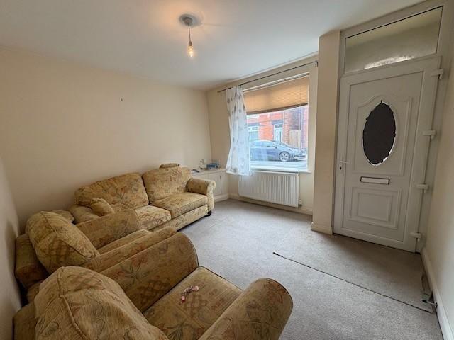 3 bedroom end of terrace house to rent