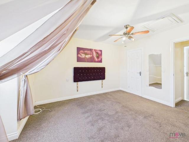 3 bedroom end of terrace house to rent