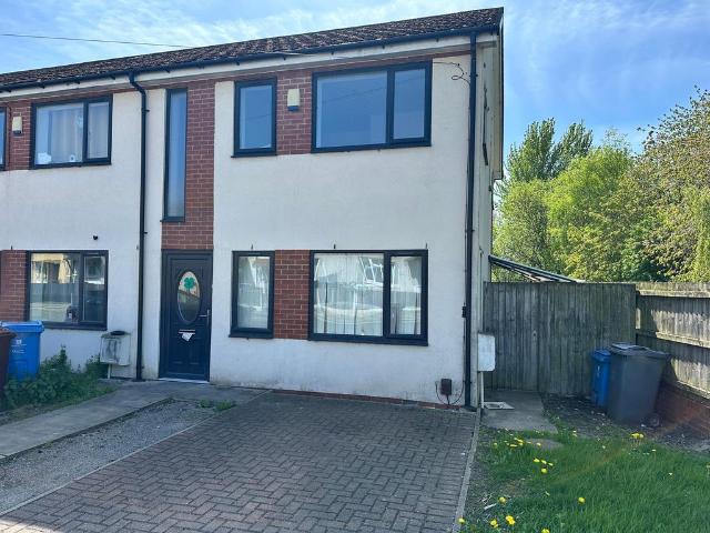 3 bedroom end of terrace house to rent
