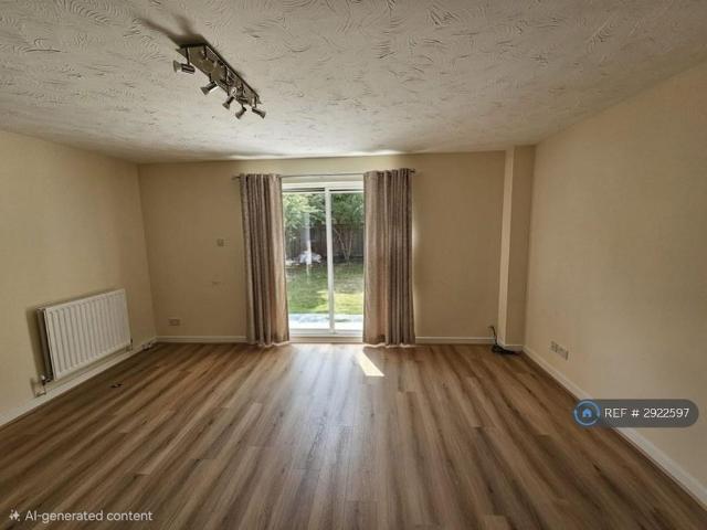 3 bedroom end of terrace house to rent
