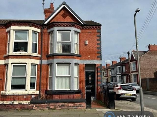 3 bedroom end of terrace house to rent
