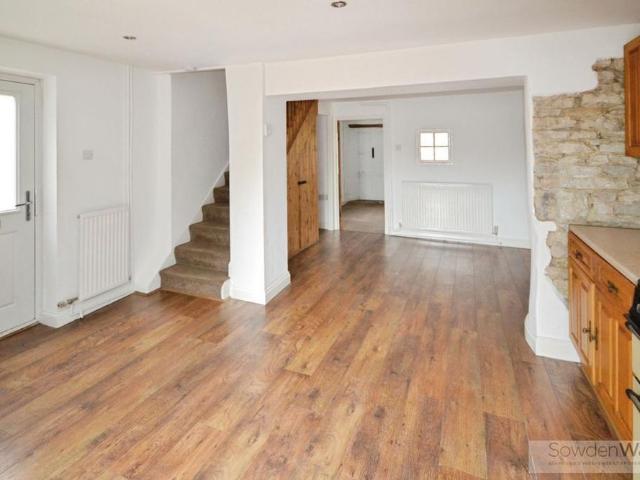 3 bedroom end of terrace house to rent