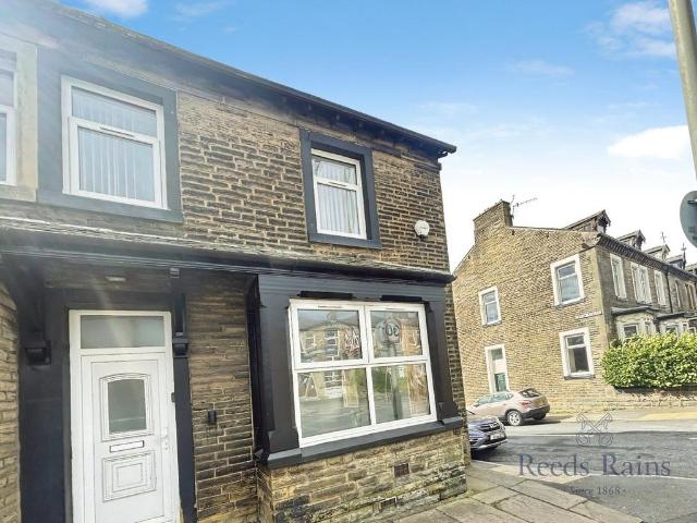 3 bedroom end of terrace house to rent
