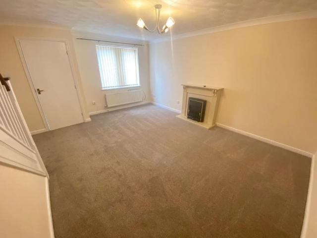 3 bedroom end of terrace house to rent