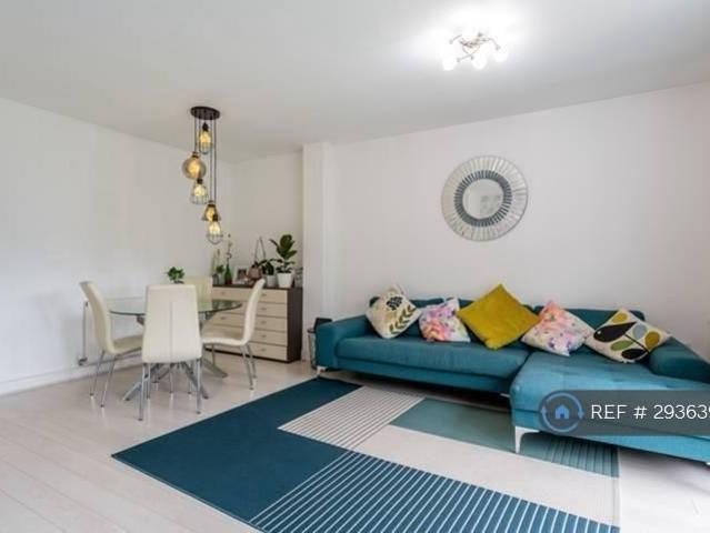 3 bedroom end of terrace house to rent