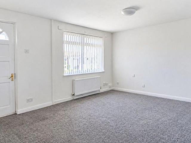 3 bedroom end of terrace house to rent