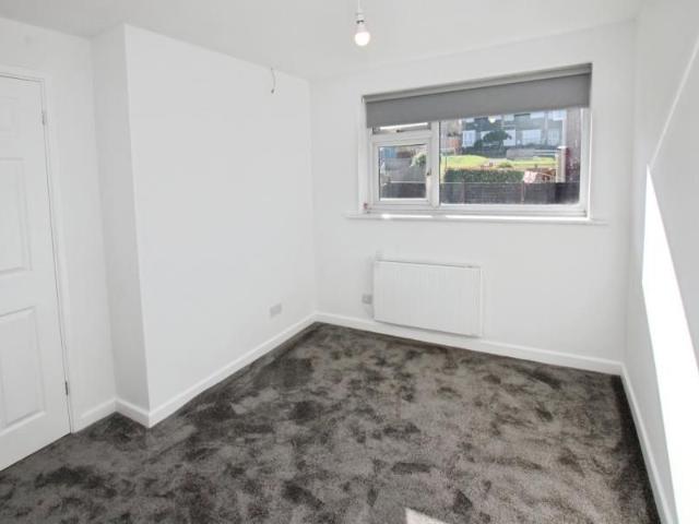 3 bedroom end of terrace house to rent
