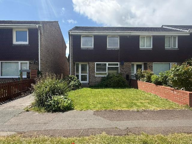 3 bedroom end of terrace house to rent