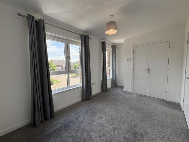 3 bedroom end of terrace house to rent