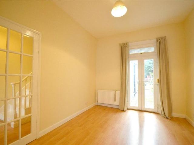 3 bedroom end of terrace house to rent