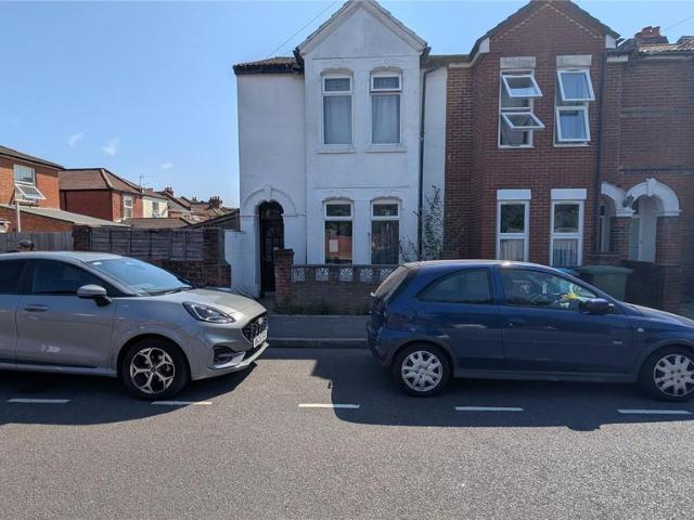 3 bedroom end of terrace house to rent