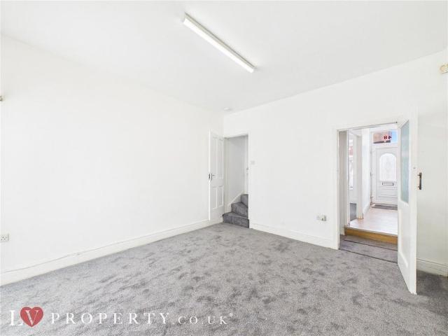 3 bedroom end of terrace house to rent