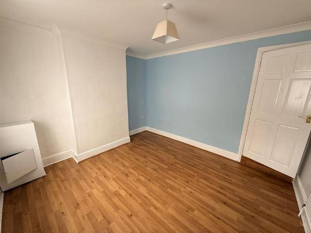 3 bedroom end of terrace house to rent