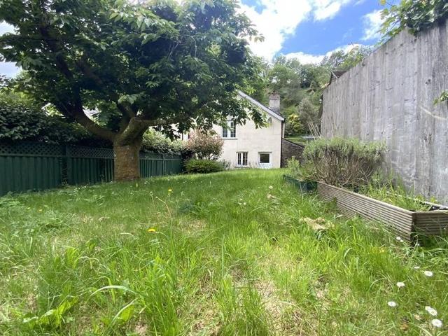 3 bedroom end of terrace house to rent