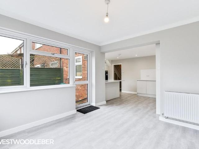 3 bedroom end of terrace house to rent