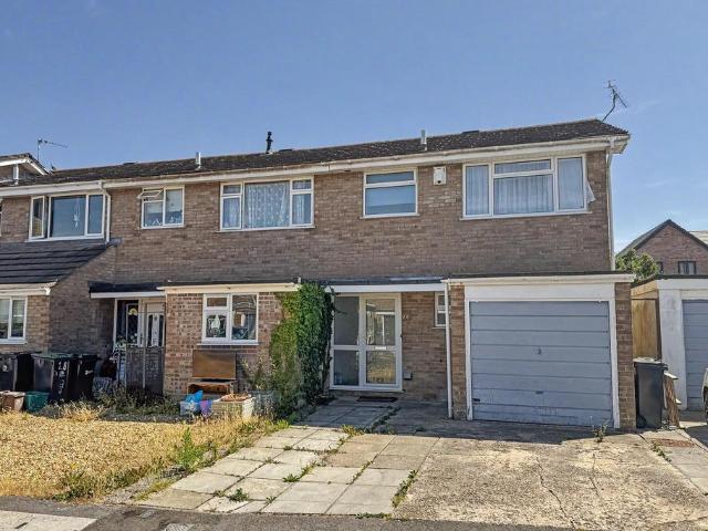 3 bedroom end of terrace house to rent