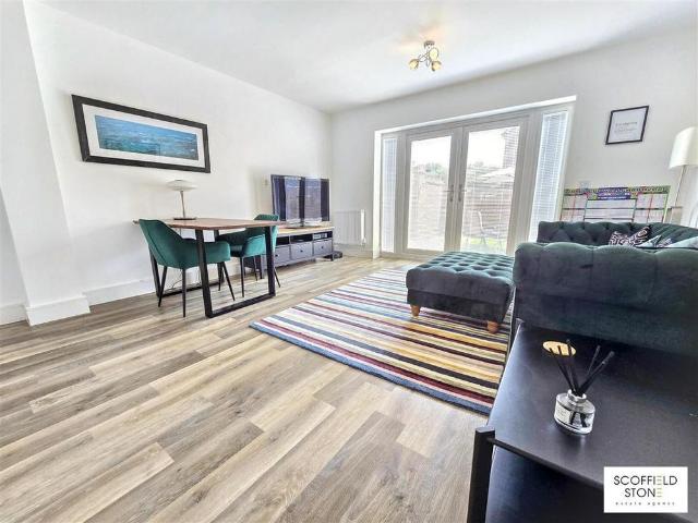 3 bedroom end of terrace house to rent