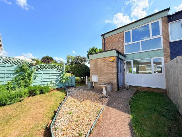 3 bedroom end of terrace house to rent