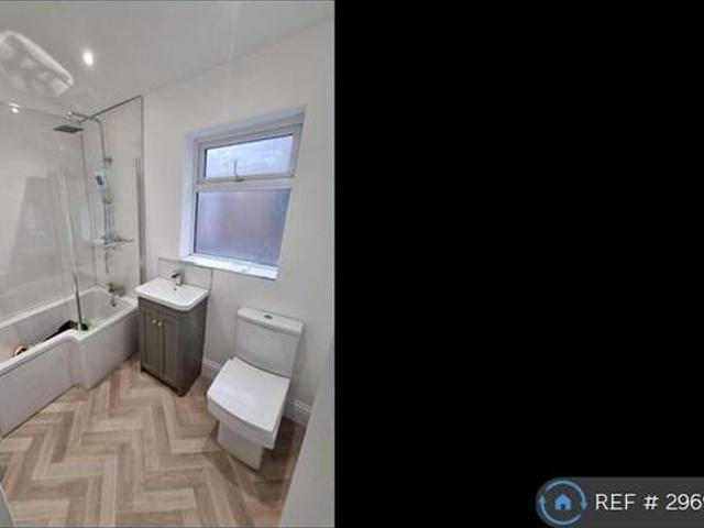 3 bedroom end of terrace house to rent