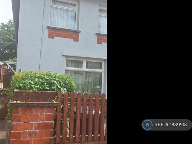 3 bedroom end of terrace house to rent