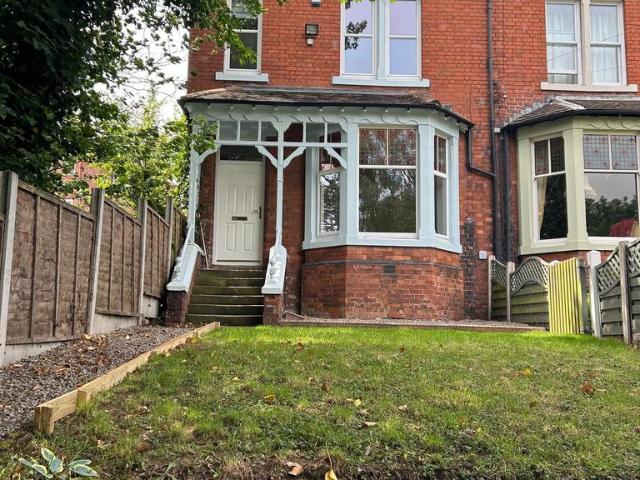 3 bedroom end of terrace house to rent