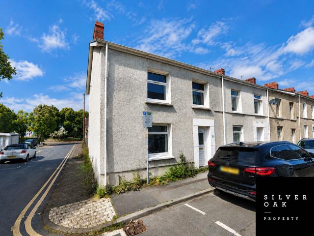 3 bedroom end of terrace house to rent