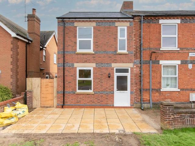 3 bedroom end of terrace house to rent