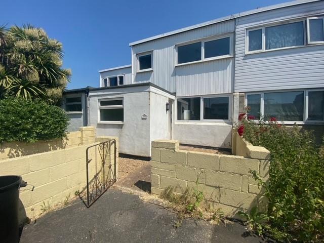 3 bedroom end of terrace house to rent