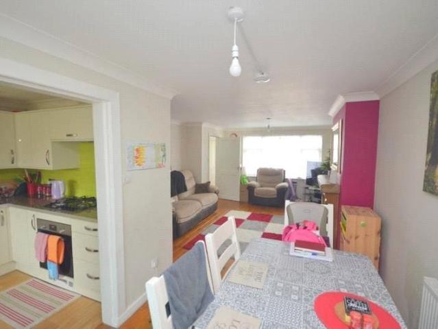 3 bedroom end of terrace house to rent