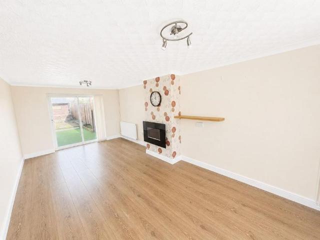 3 bedroom end of terrace house to rent