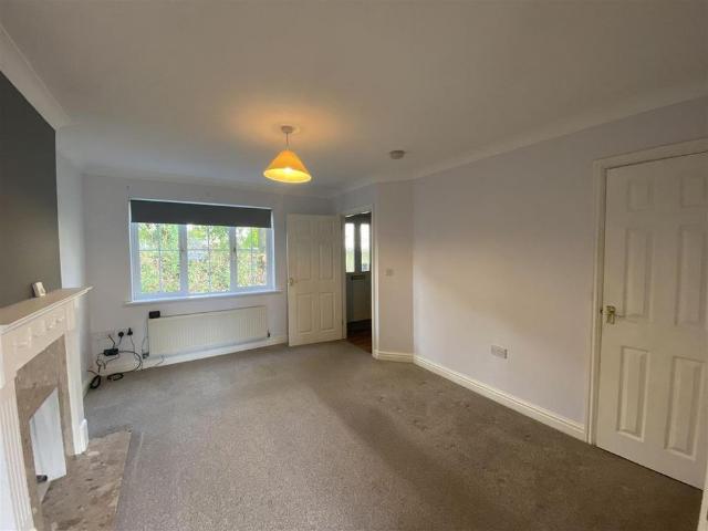 3 bedroom end of terrace house to rent
