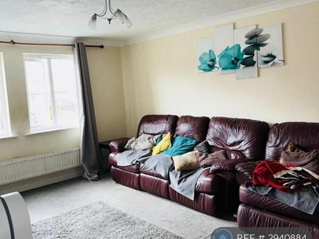 3 bedroom end of terrace house to rent