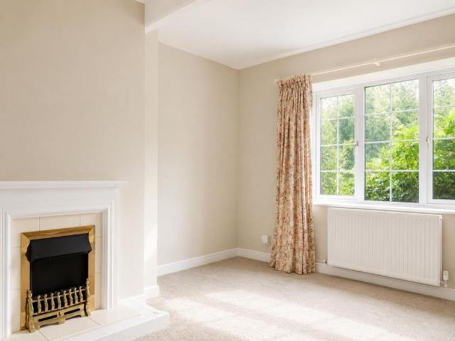 3 bedroom end of terrace house to rent