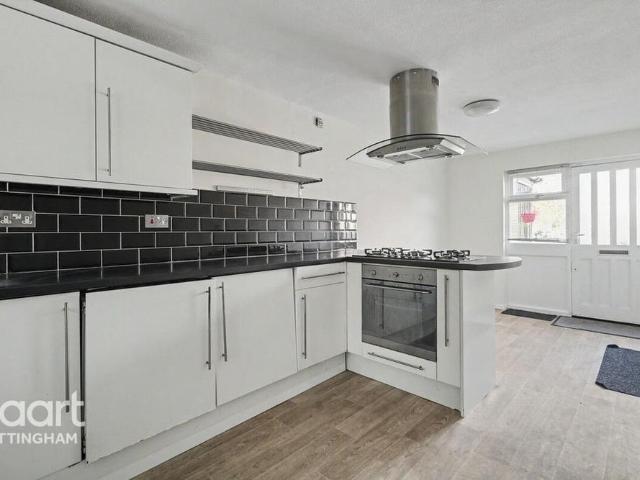 3 bedroom end of terrace house to rent