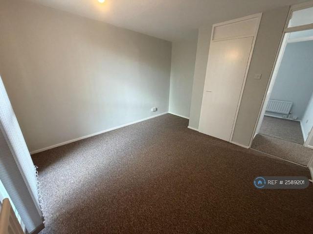 3 bedroom end of terrace house to rent