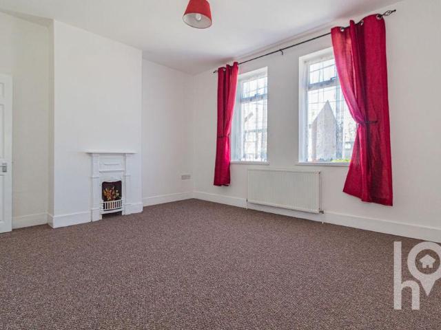 3 bedroom end of terrace house to rent