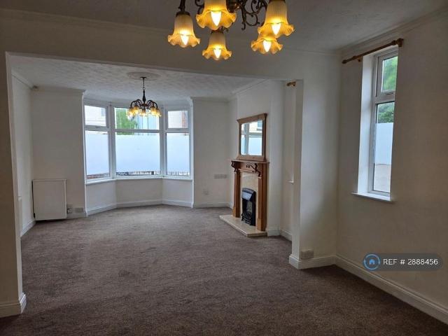 3 bedroom end of terrace house to rent