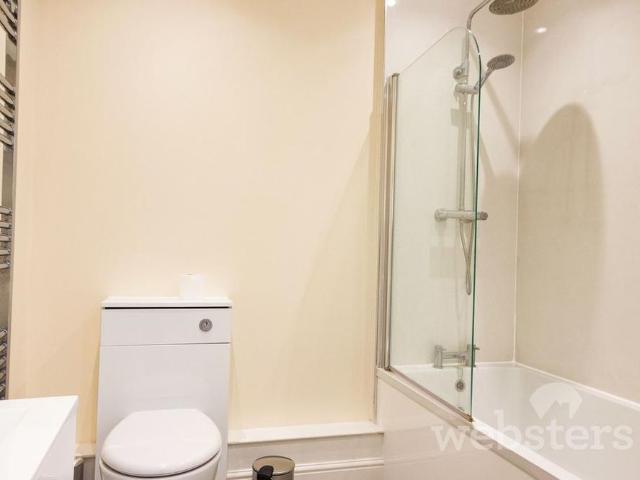 3 bedroom end of terrace house to rent