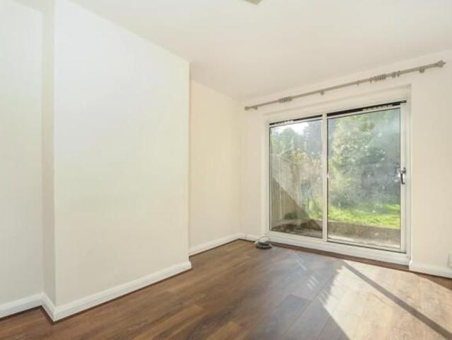 3 bedroom end of terrace house to rent