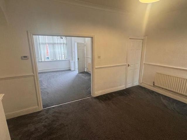 3 bedroom end of terrace house to rent