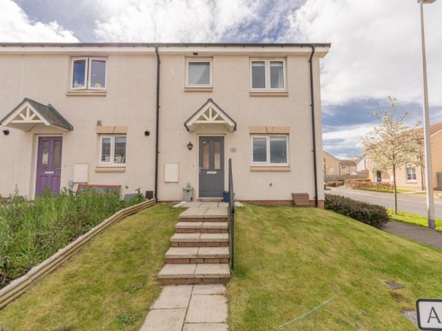 3 bedroom end of terrace house to rent