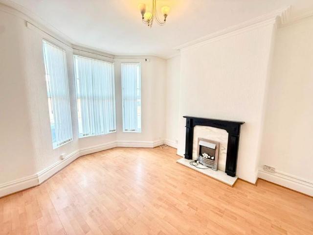 3 bedroom end of terrace house to rent