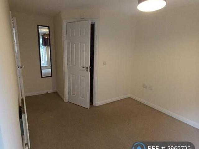 3 bedroom end of terrace house to rent