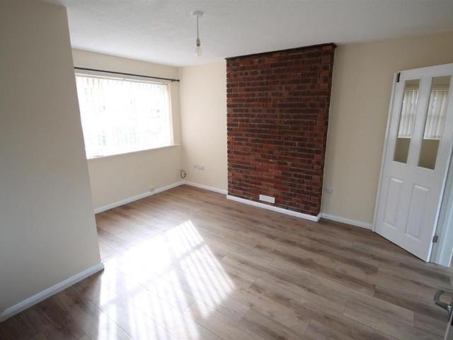 3 bedroom end of terrace house to rent