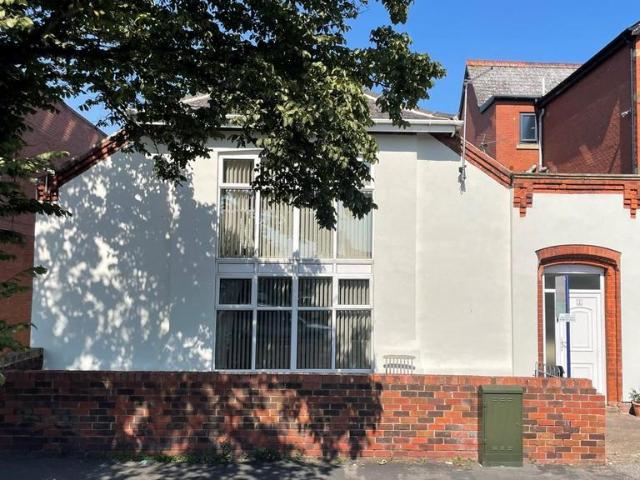3 bedroom end of terrace house to rent