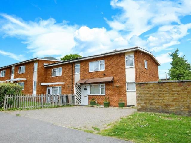3 bedroom end of terrace house to rent