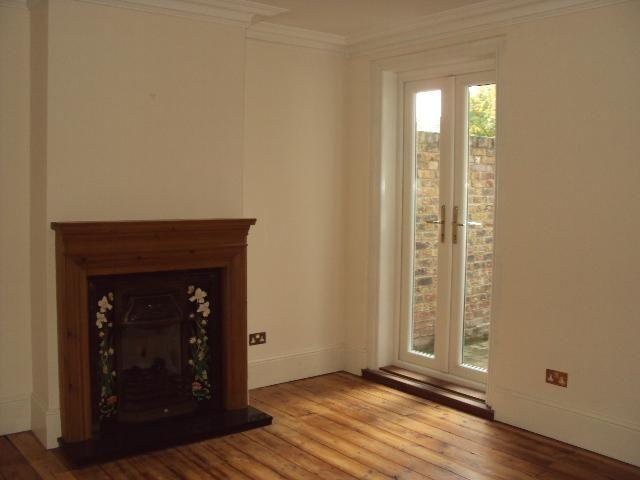3 bedroom end of terrace house to rent