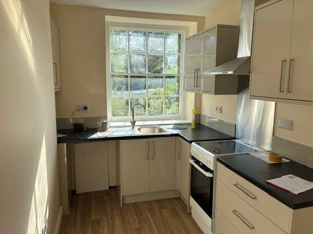 3 bedroom end of terrace house to rent