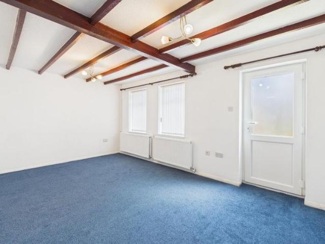 3 bedroom end of terrace house to rent