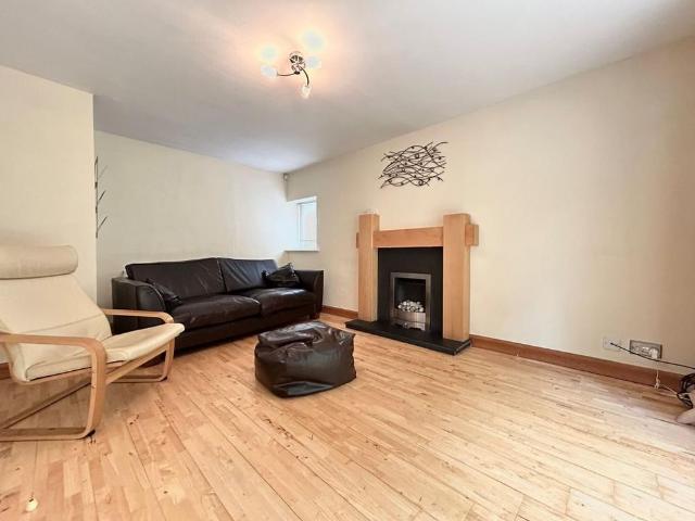 3 bedroom end of terrace house to rent